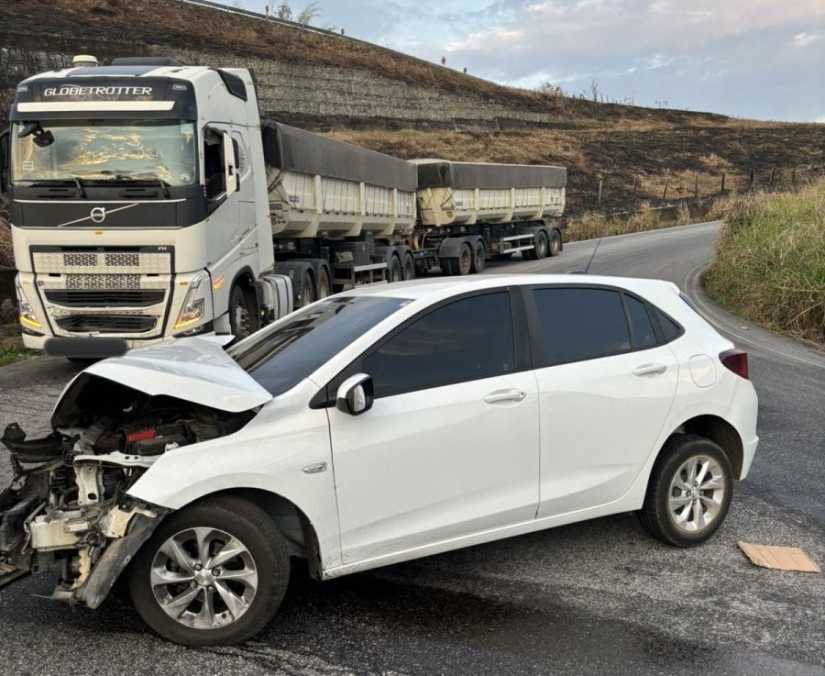 MAIS UM NA SERRA DO MARÇAL: Batida frontal entre carreta e carro de ...